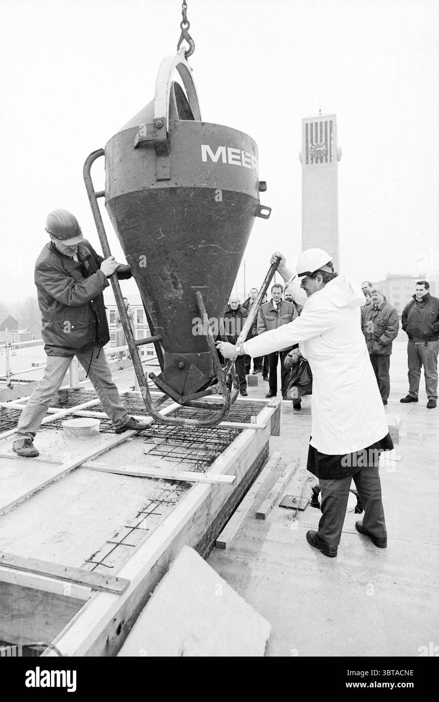Large concrete hopper hi-res stock photography and images - Alamy