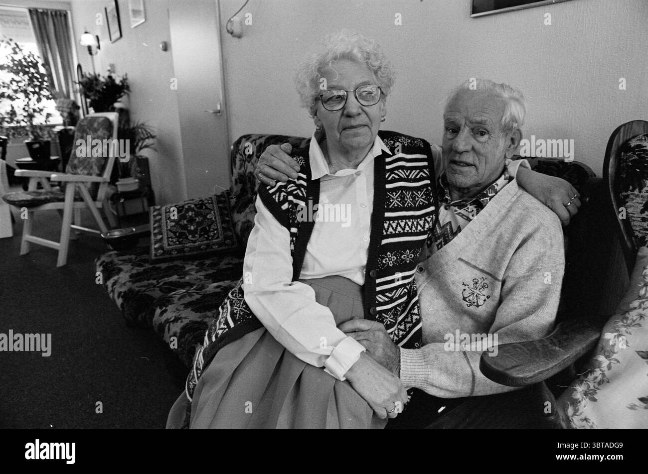 Arm over shoulders Black and White Stock Photos & Images - Alamy