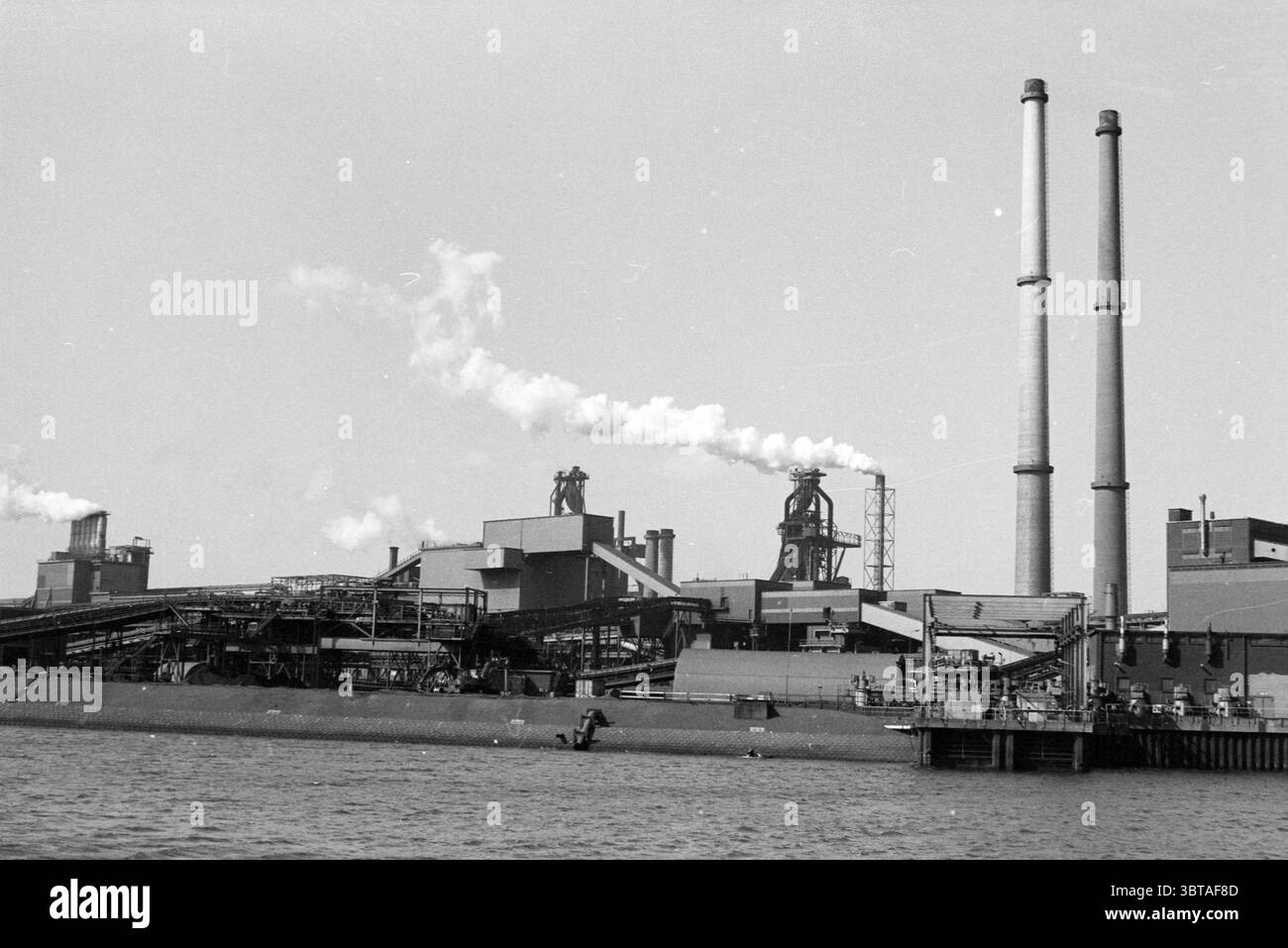 Industrial waterfront landscape dominated hi-res stock photography and ...