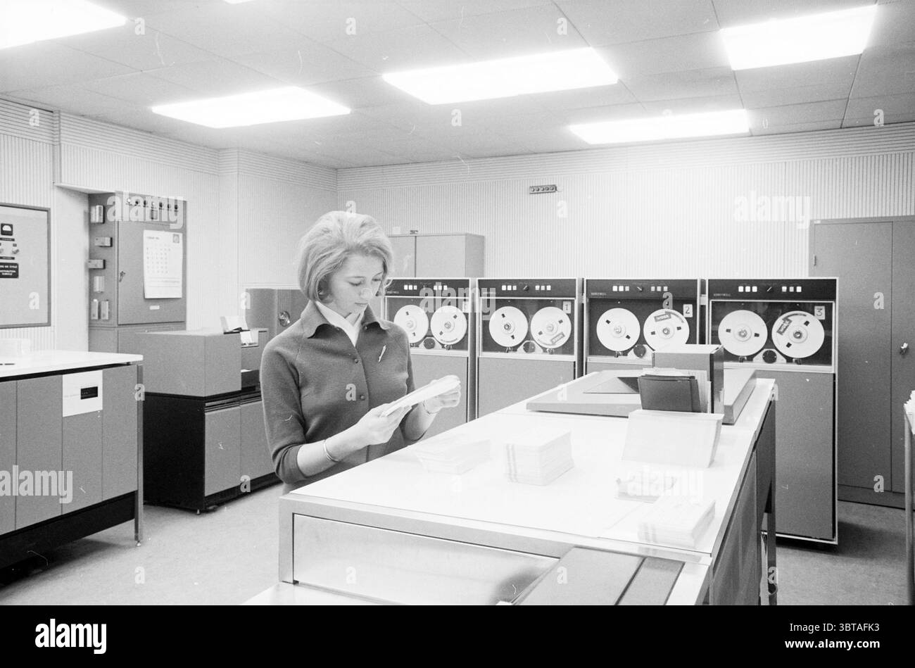 1960s computer punch cards hi-res stock photography and images - Alamy