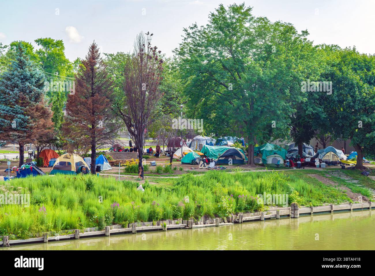 Homeless encampment hi-res stock photography and images - Alamy