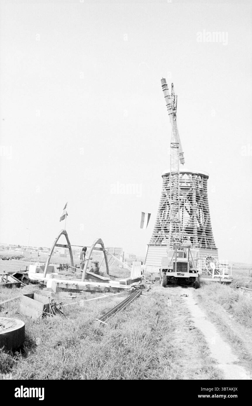 Skeletal tower Black and White Stock Photos & Images - Alamy