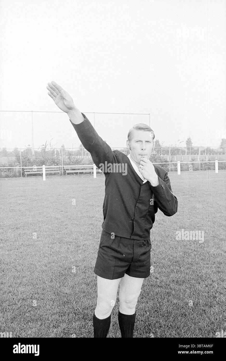 Classic black referee uniform hi-res stock photography and images - Alamy