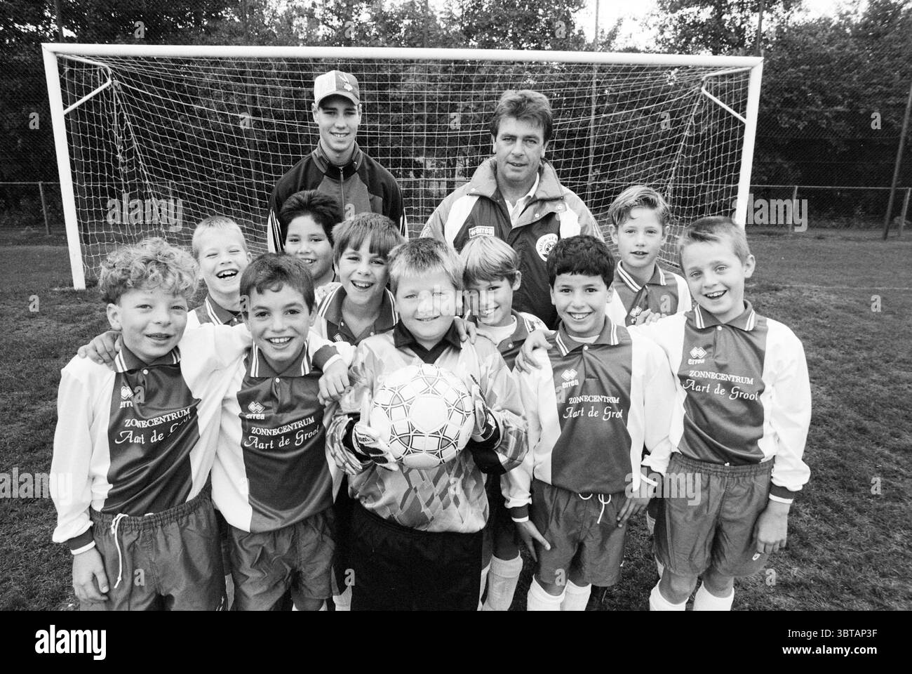 Old soccer players red Black and White Stock Photos & Images - Alamy
