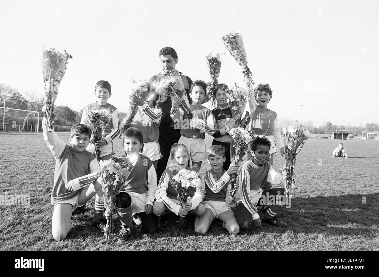 Matching soccer uniforms hi-res stock photography and images - Alamy