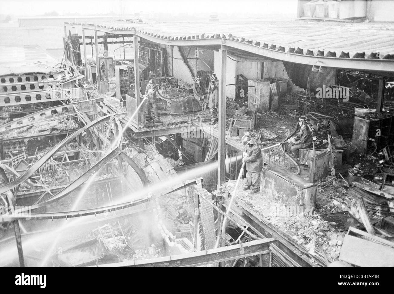 Floor fire effect on flames hi-res stock photography and images - Alamy