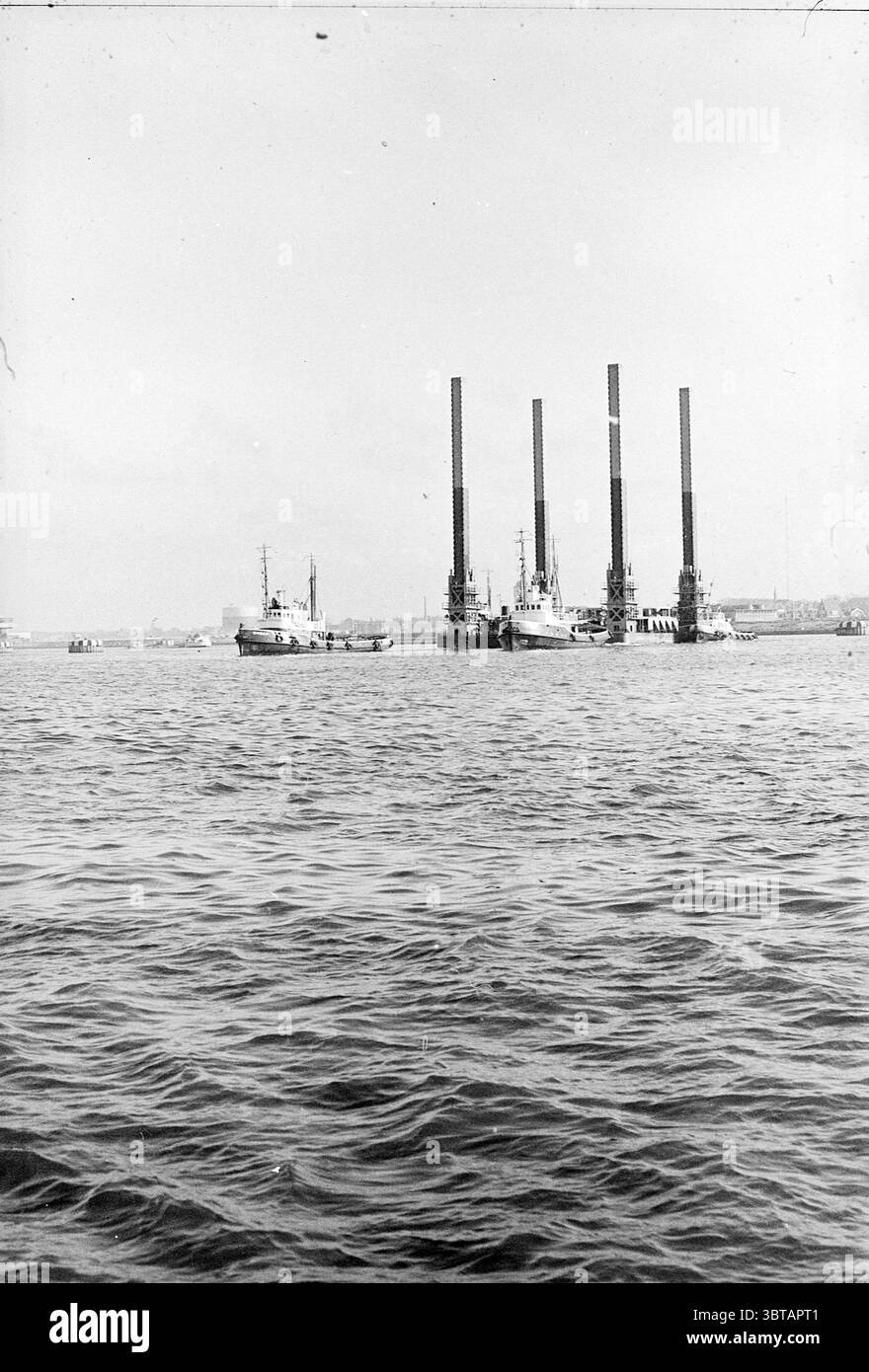 Towing drilling platform parts, Whizgle News, Dutch Desk, The ...