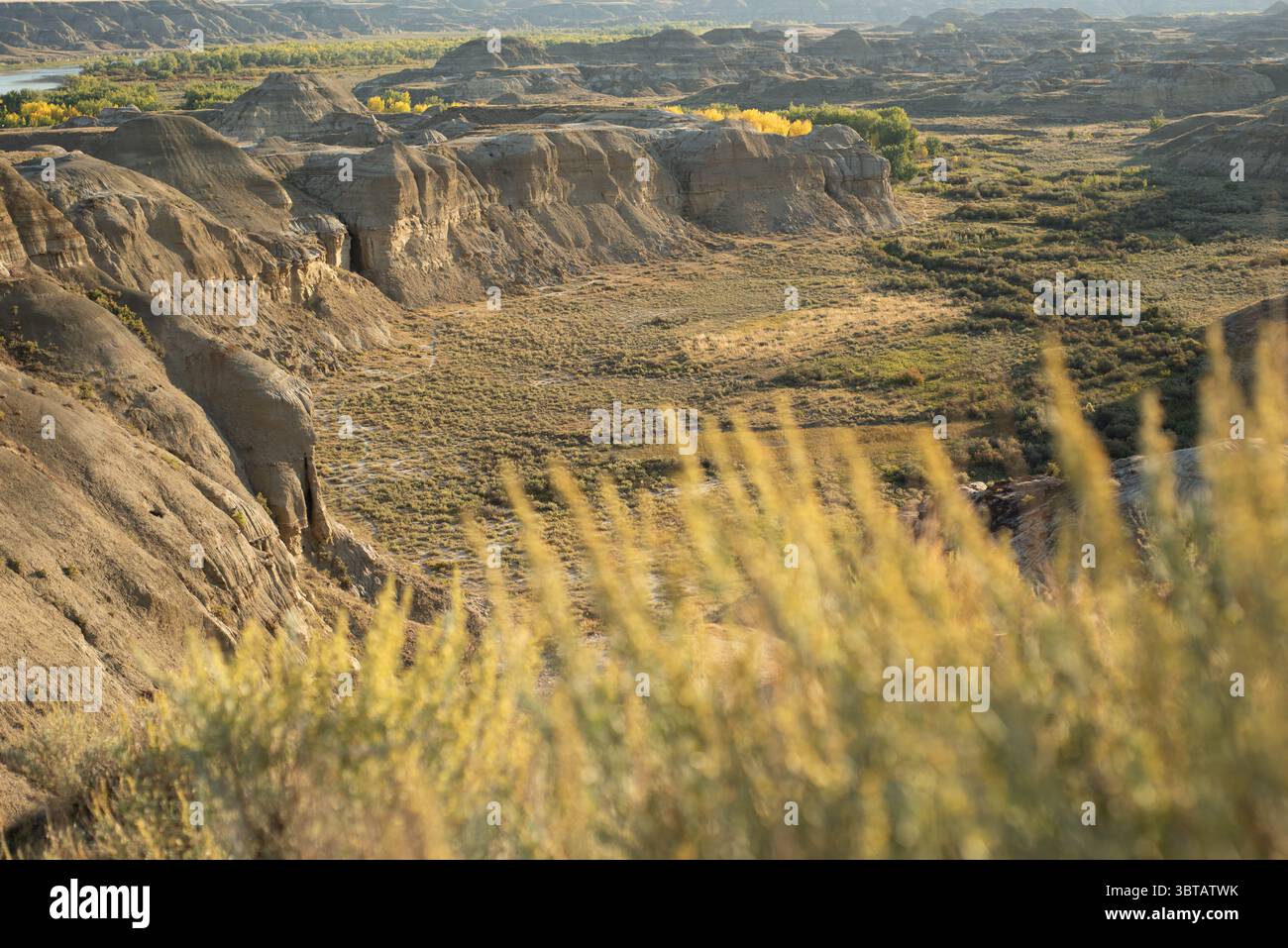 Cliff mountains countryside hi-res stock photography and images - Alamy