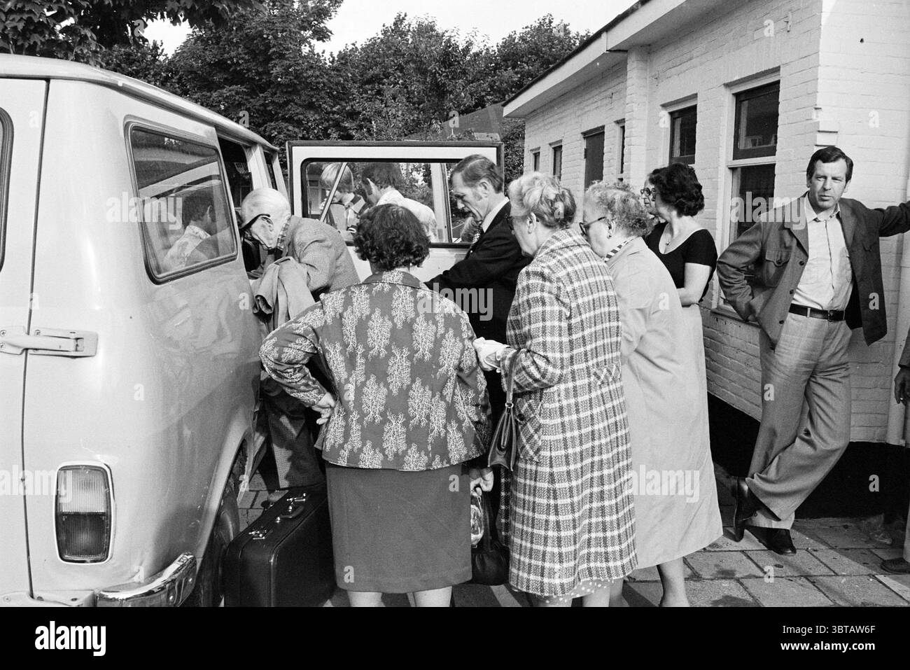 Disabled departure to Drenthe Invalids Departure, Whizgle News, Dutch ...