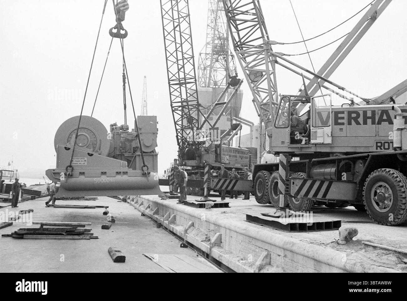 Loading winch on boat hi-res stock photography and images - Alamy