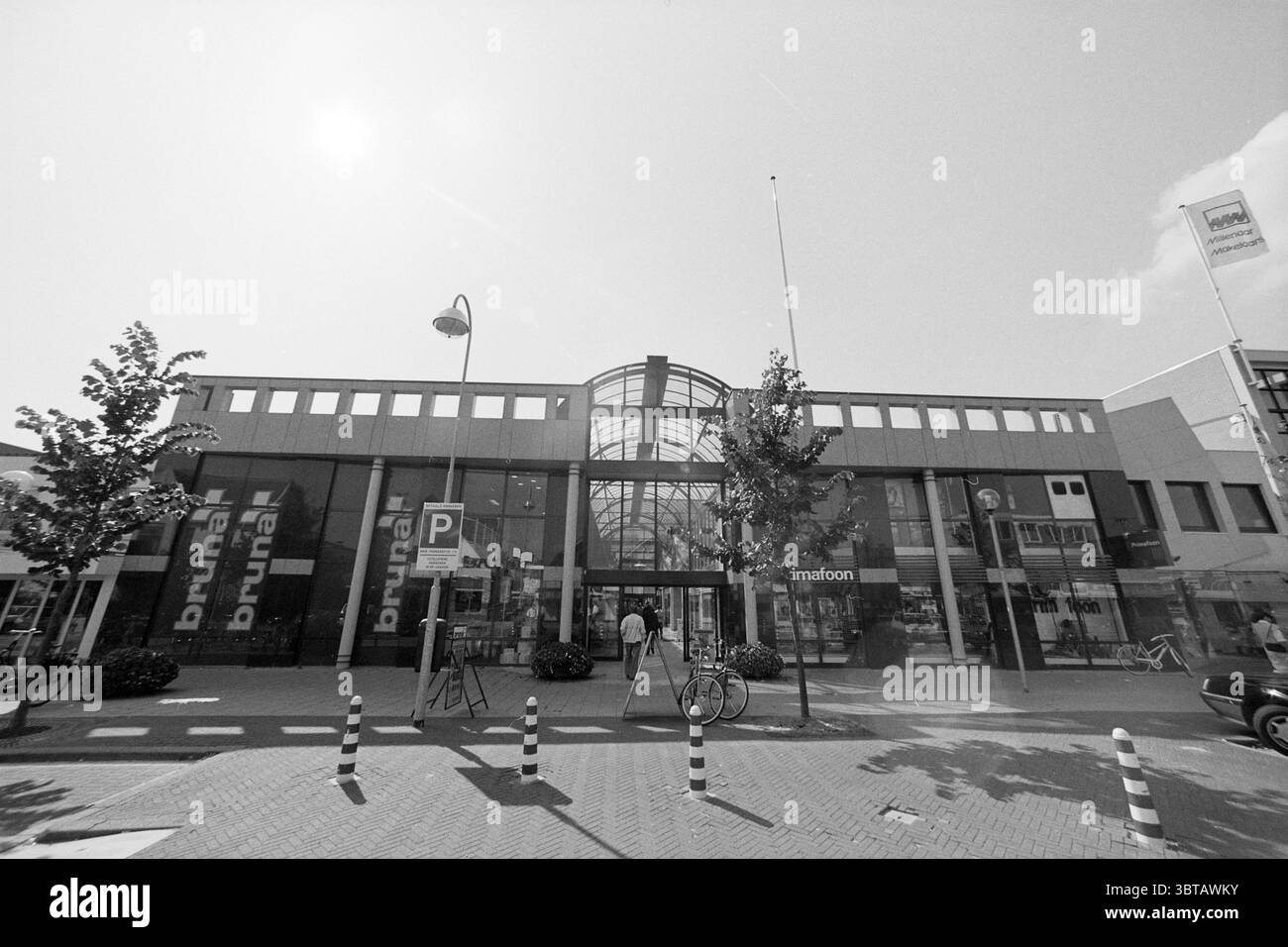 Exterior passage shopping center Hoofddorp Hoofddorp Kruisweg The ...