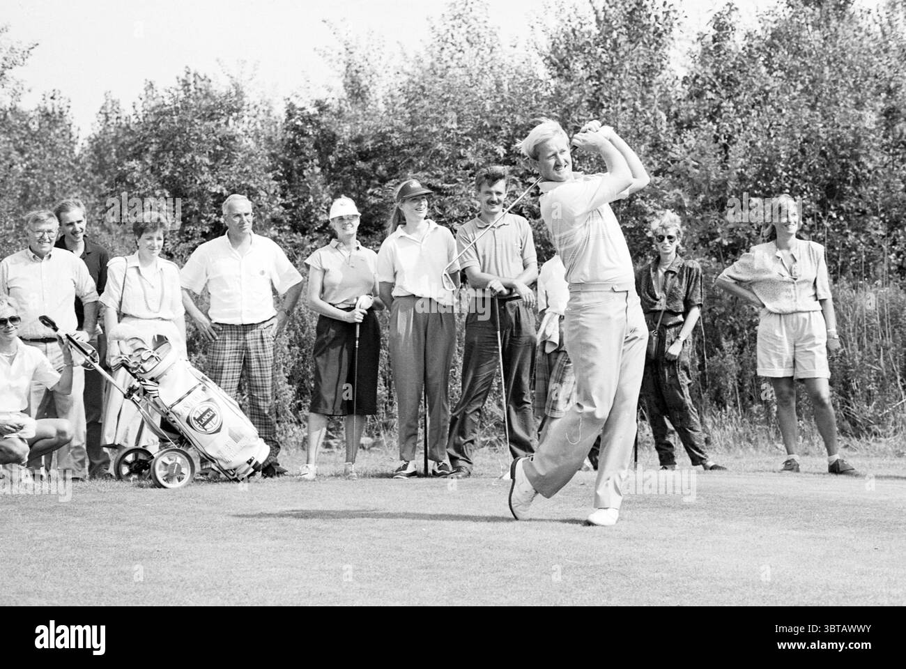 Diverse audience observes hi-res stock photography and images - Alamy