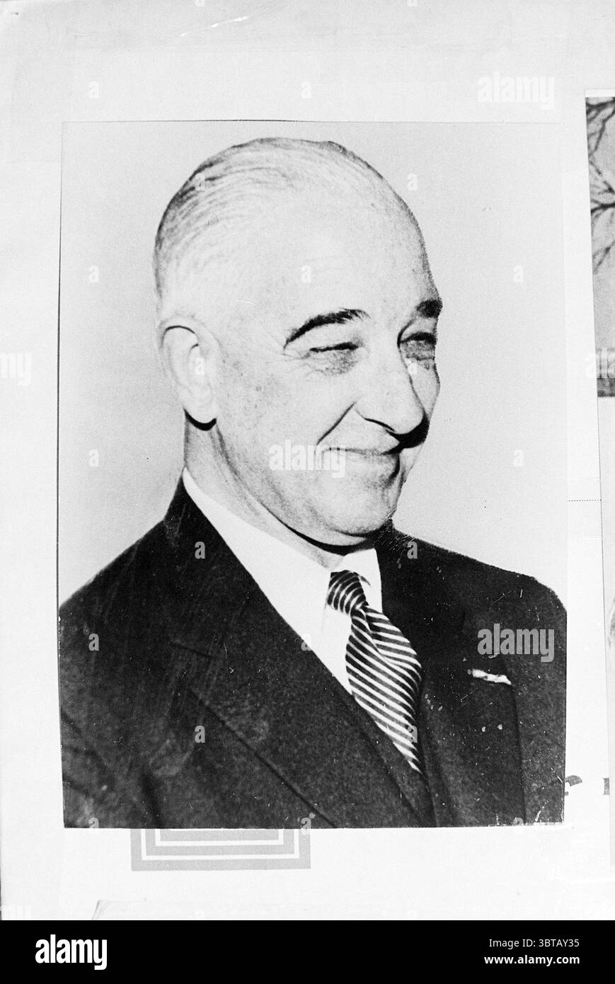 Over-photographed photos of a person and of this person being honored ...