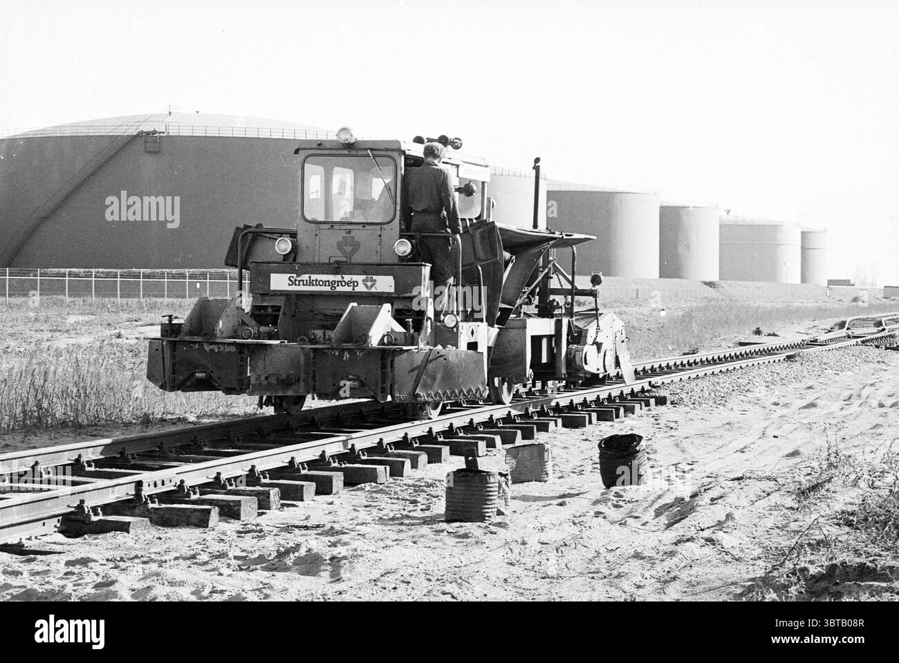 Railway western port area amsterdam hi-res stock photography and images ...