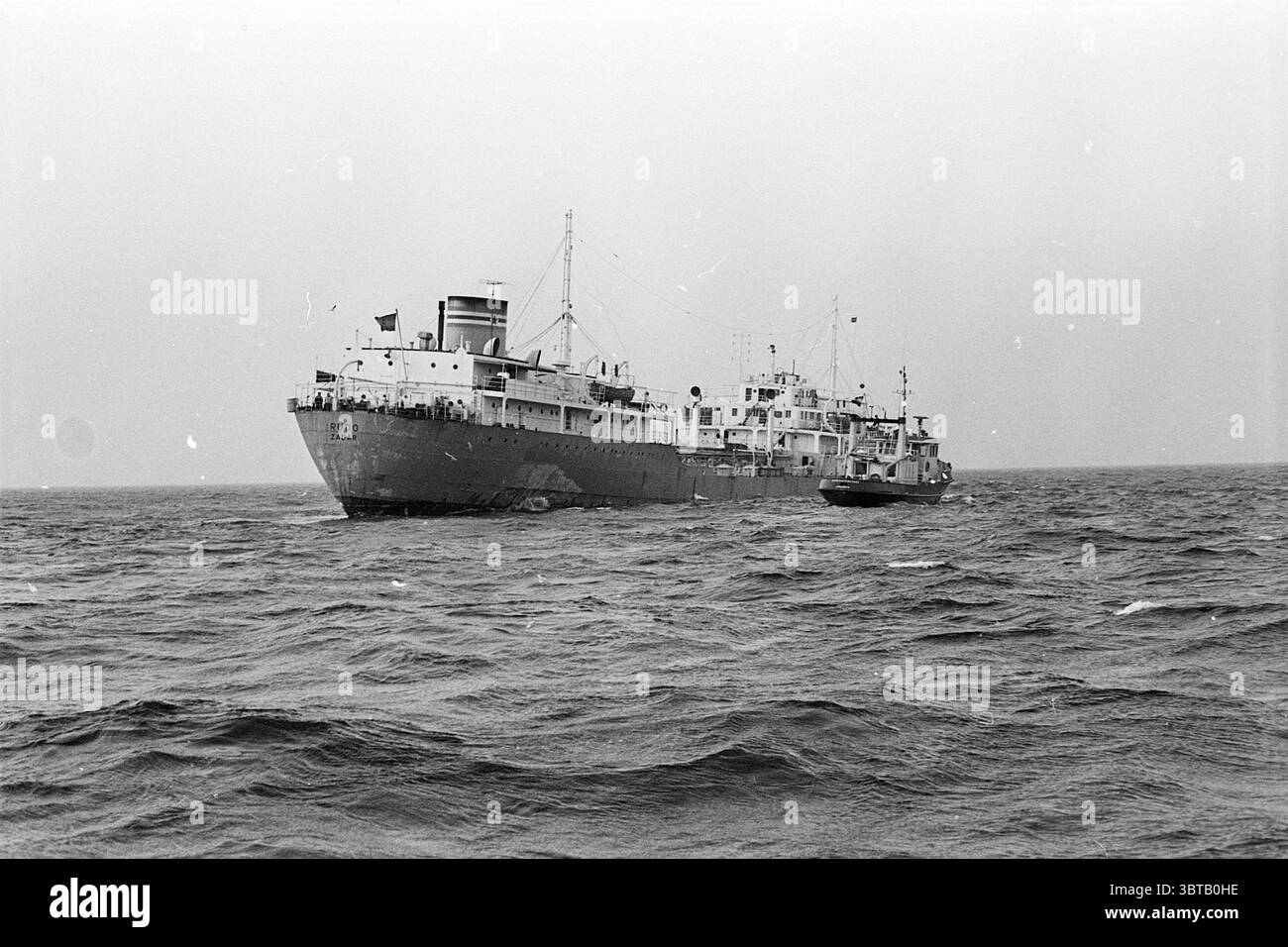 Rolling waves cargo ship hi-res stock photography and images - Alamy