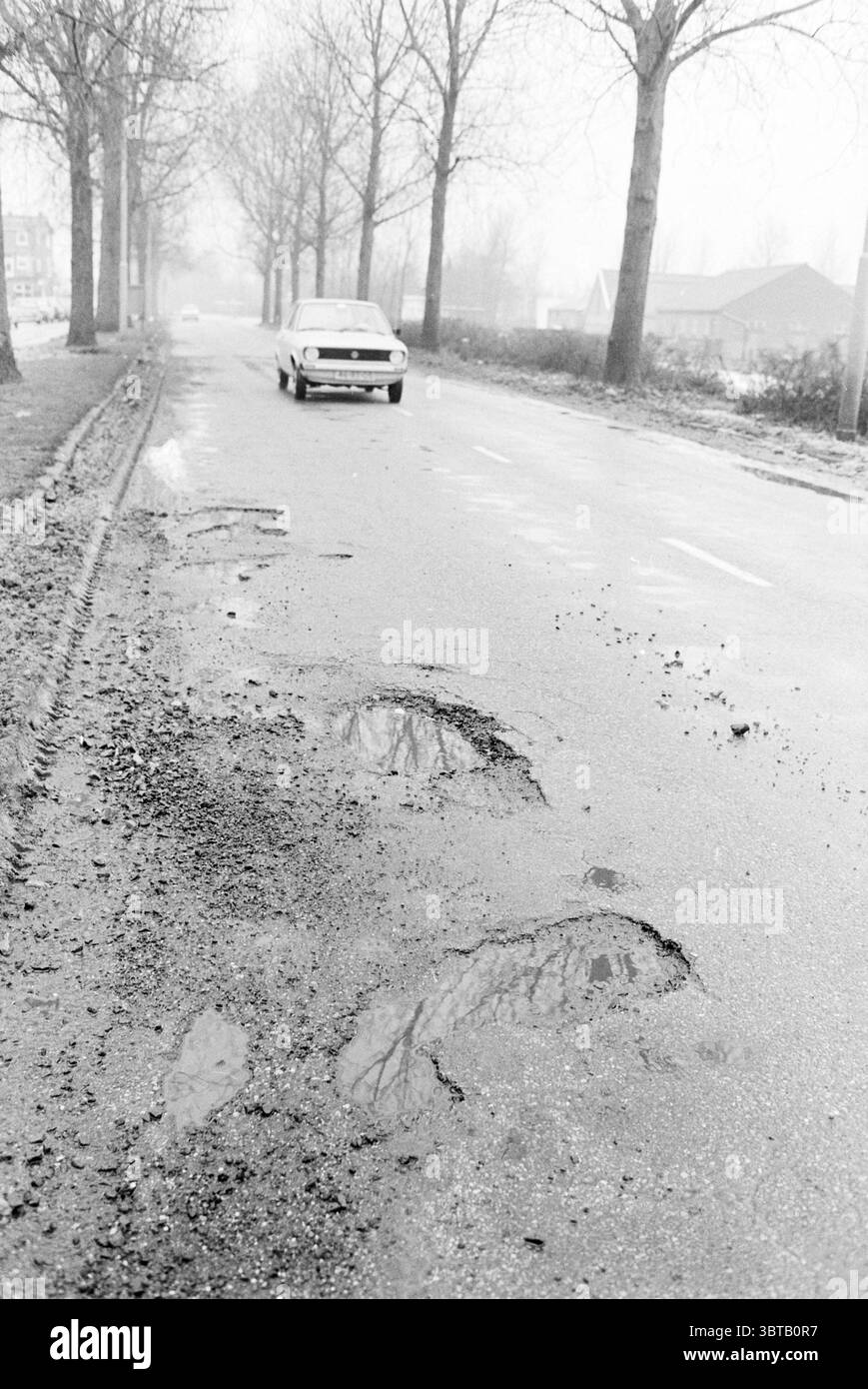 Roadway itself displays hi-res stock photography and images - Alamy