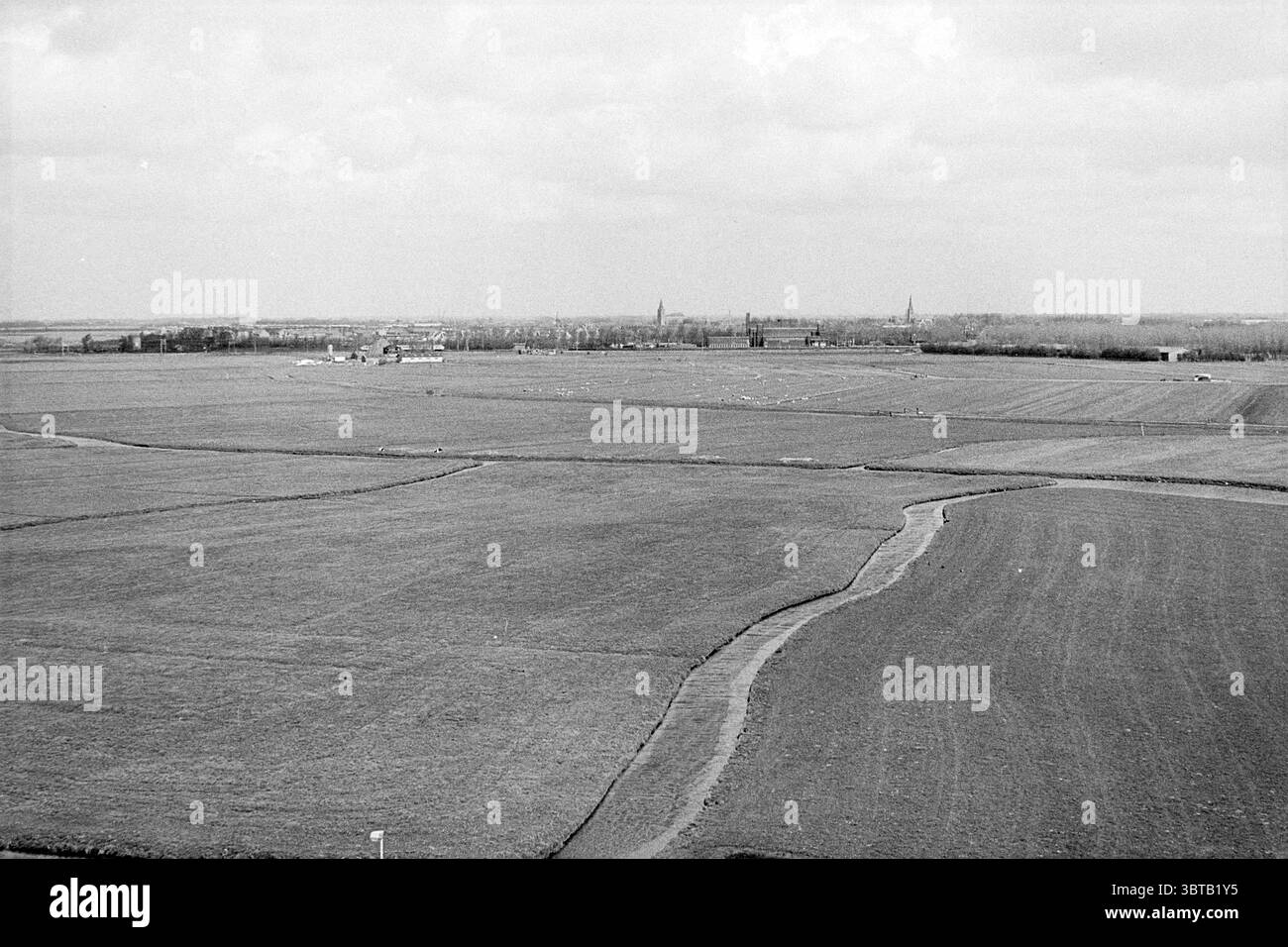 Sprawling fields Black and White Stock Photos & Images - Alamy