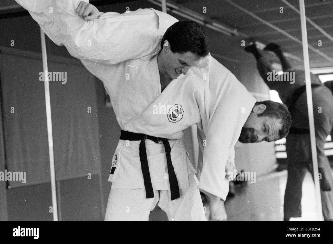 Crisp white judo gi hi-res stock photography and images - Alamy