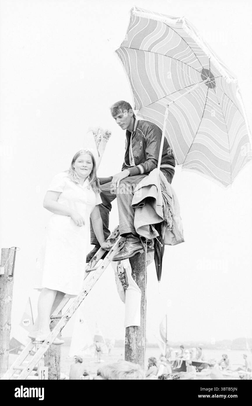 Pole sitting competition., Whizgle News, Dutch Desk, The Netherlands ...
