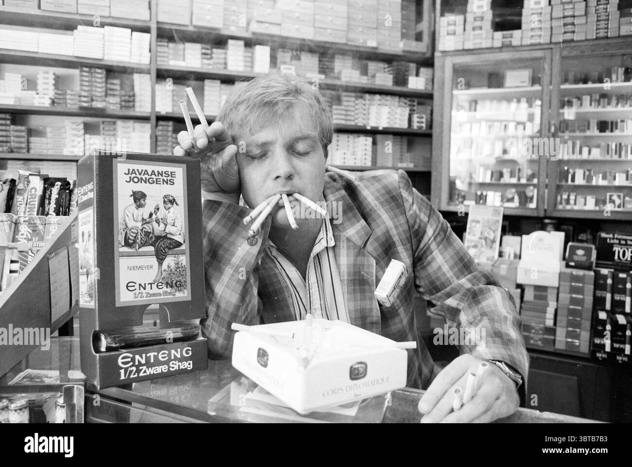 Cigarettes dangle hi-res stock photography and images - Alamy