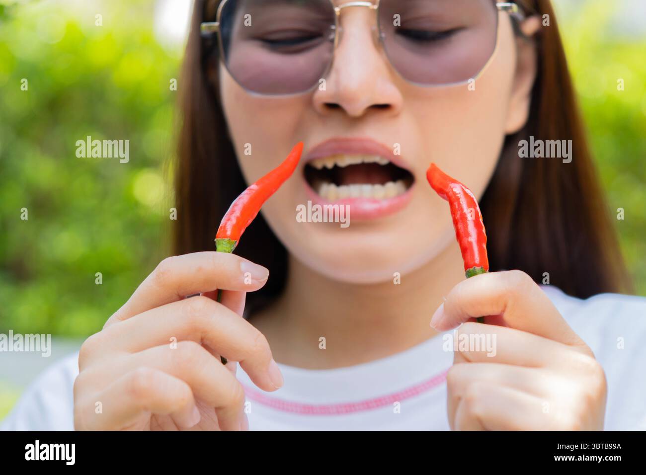 Close up footage red chili hi-res stock photography and images - Alamy