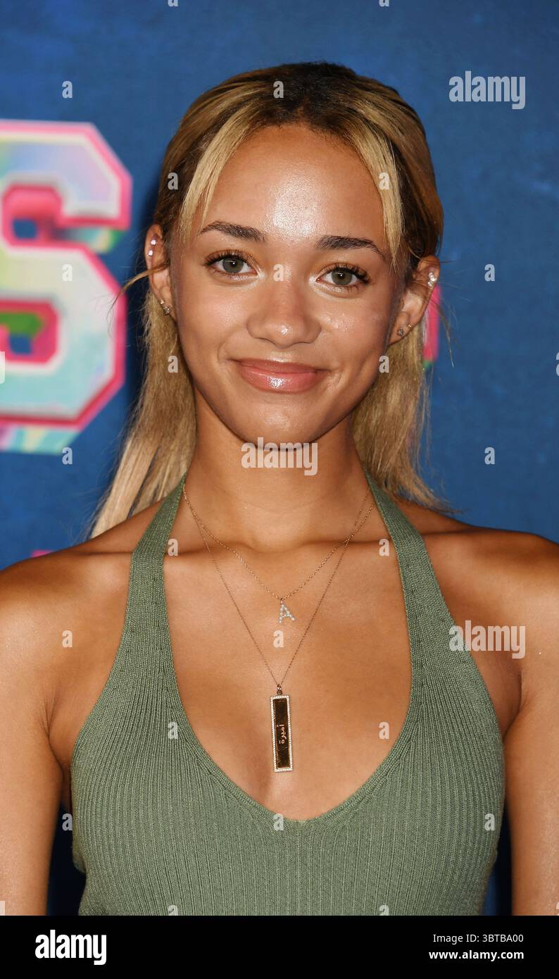 LOS ANGELES, CALIFORNIA - JULY 08: Amirah J arrives at the world ...