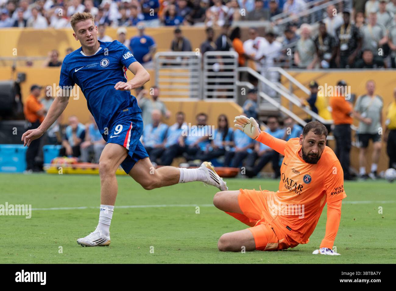 East Rutherford, New Jersey, USA. 13th July, 2025. Liam Delap (9) of Chelsea FC shoots and ...