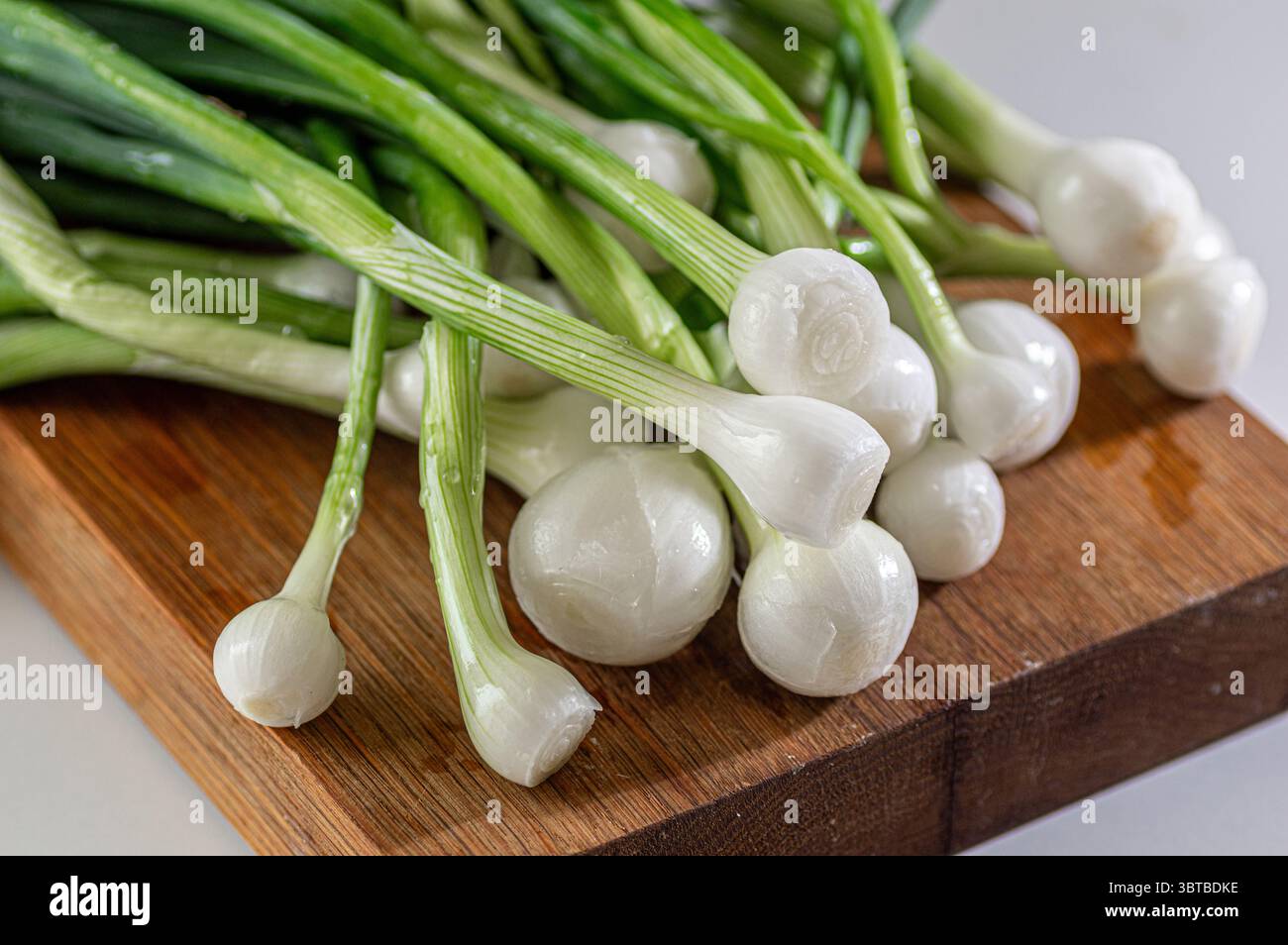 Cutting stalks green onions hi-res stock photography and images - Alamy