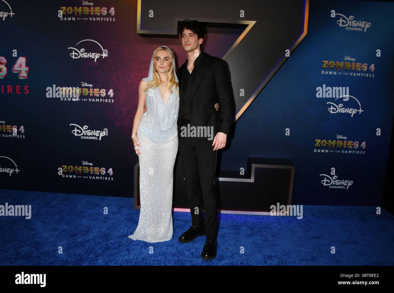 LOS ANGELES, CALIFORNIA - JULY 08: (L-R) Meg Donnelly and Milo Manheim ...