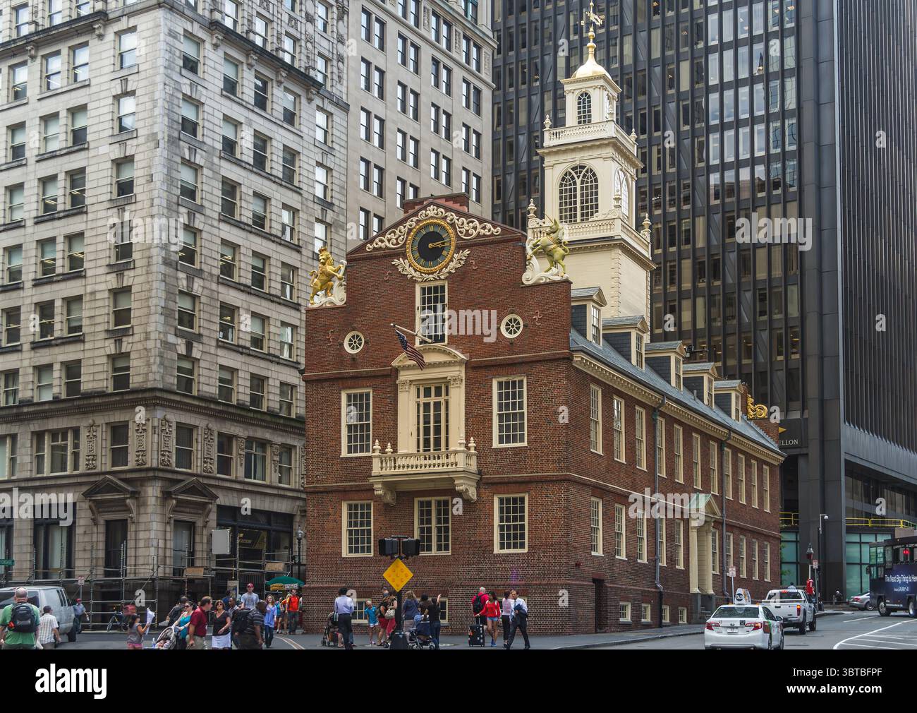 Boston downtown pedestrians colonial hi-res stock photography and ...
