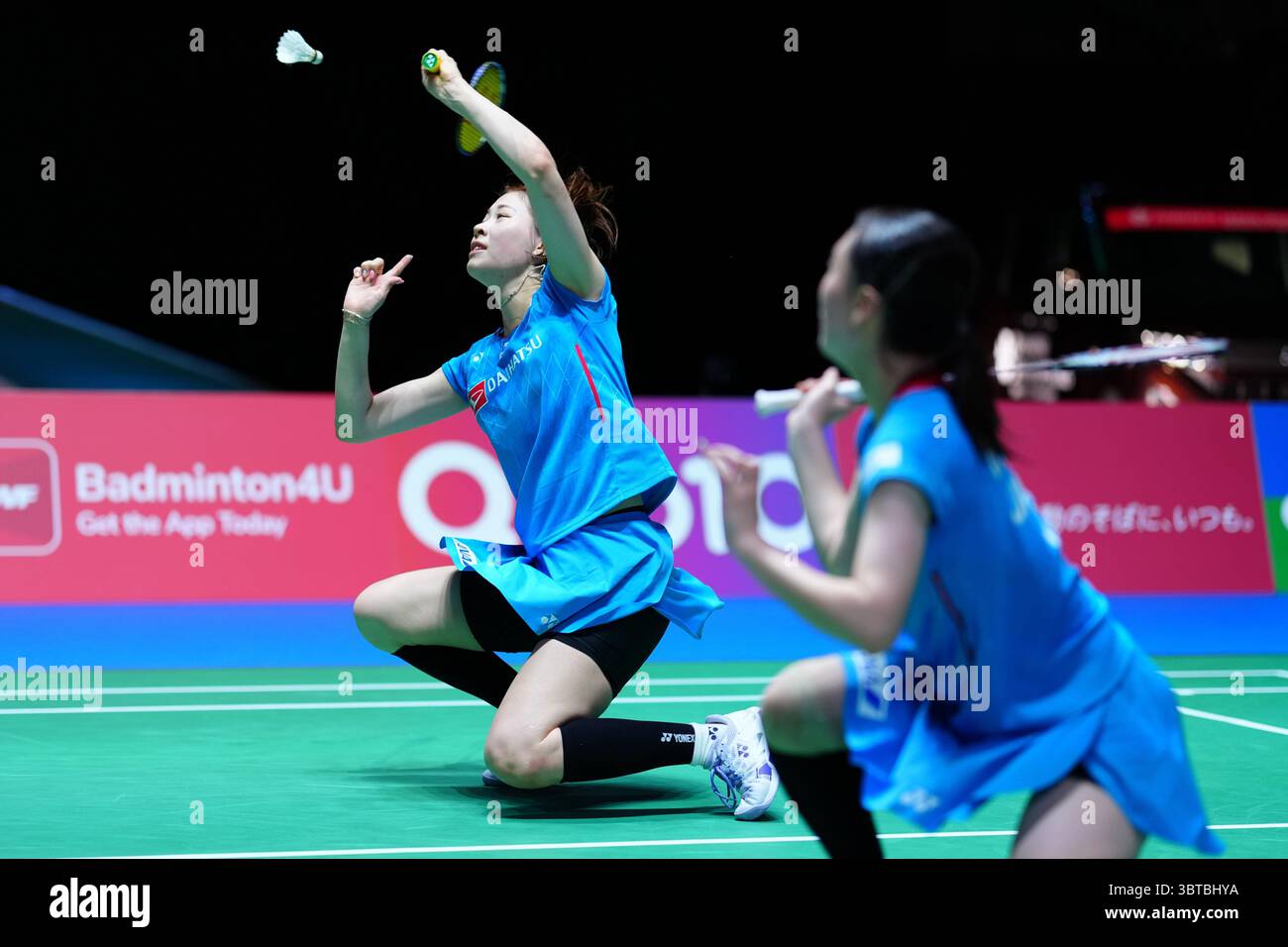 (250715) -- TOKYO, July 15, 2025 (Xinhua) -- Otake Mizuki/Takahashi Miyu (L) compete during the ...