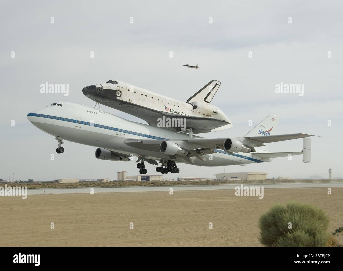 ED09-0127-91 NASA 911, a Boeing 747 modified to carry the space ...