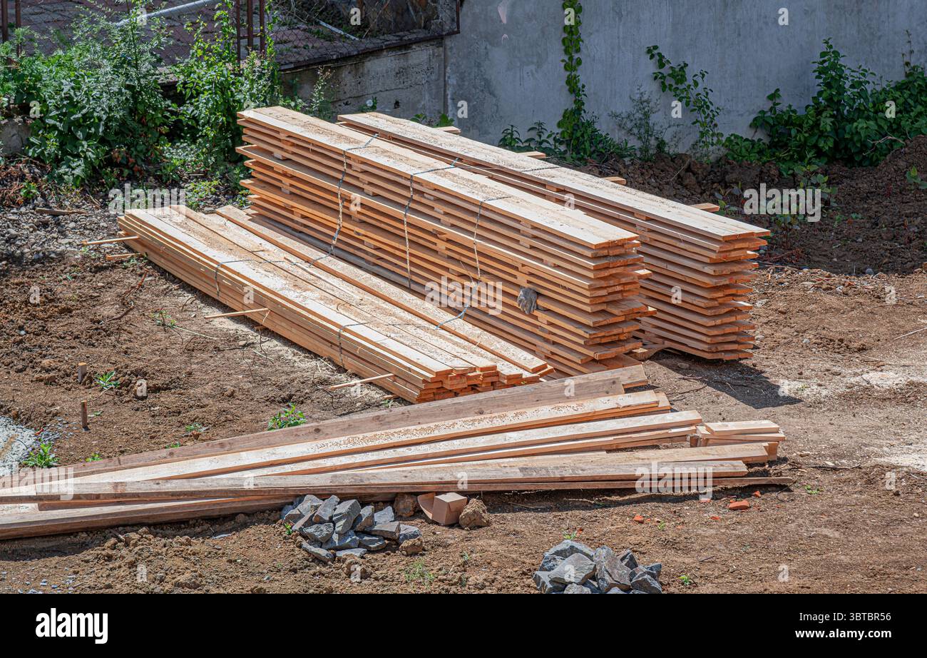 Wooden beams boards neatly stacked hi-res stock photography and images ...