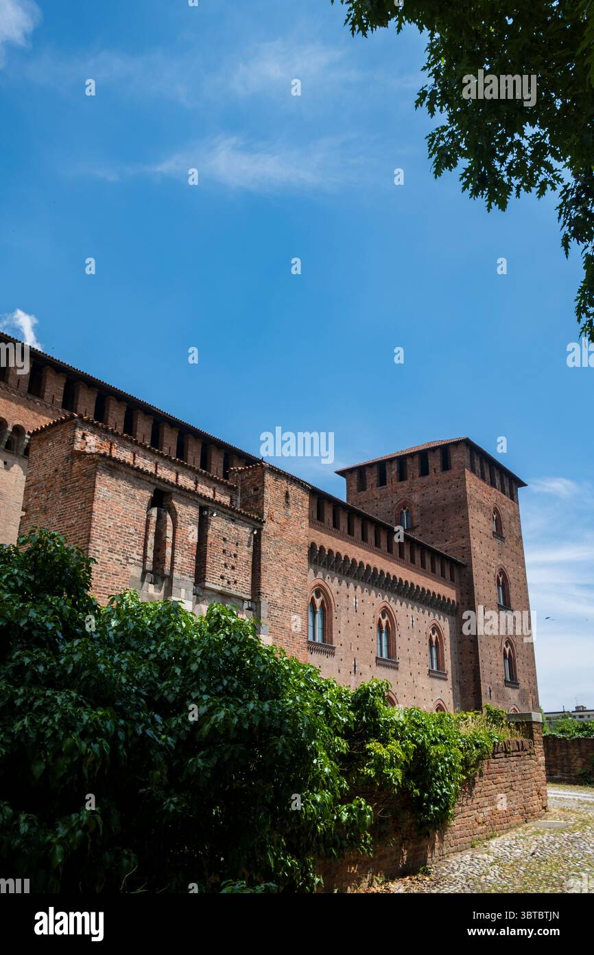Castello Visconteo, Visconti castle, Pavia, Italy Stock Photo - Alamy