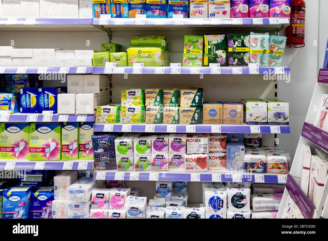 Grocery store aisle pads hi-res stock photography and images - Alamy