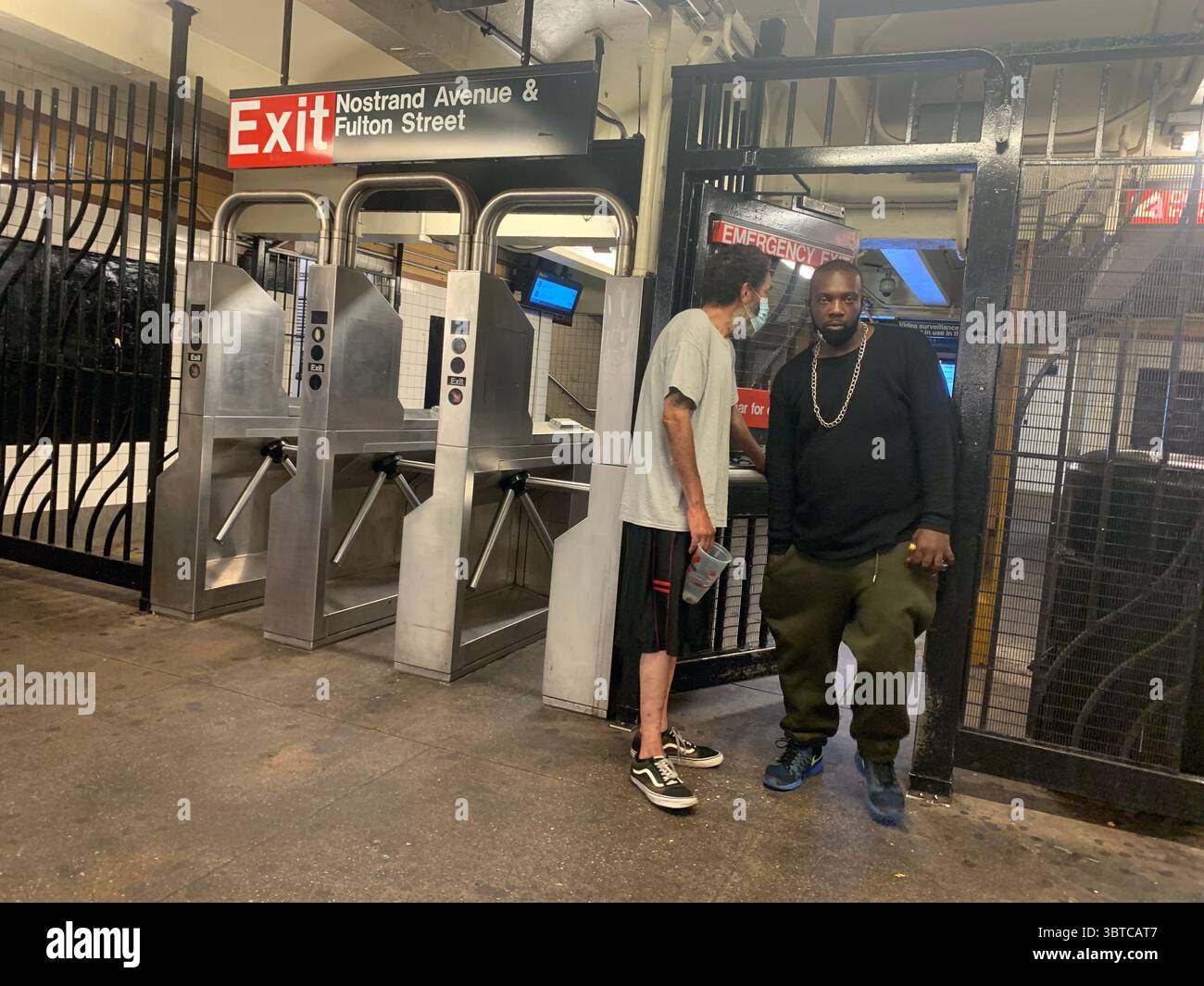 Subway door opens hi-res stock photography and images - Alamy