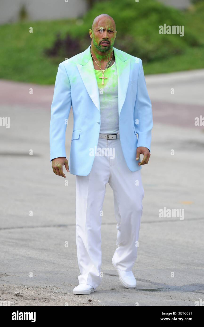 MIAMI , FL - APRIL 14: Dwayne Johnson on the set of the new movie Pain ...