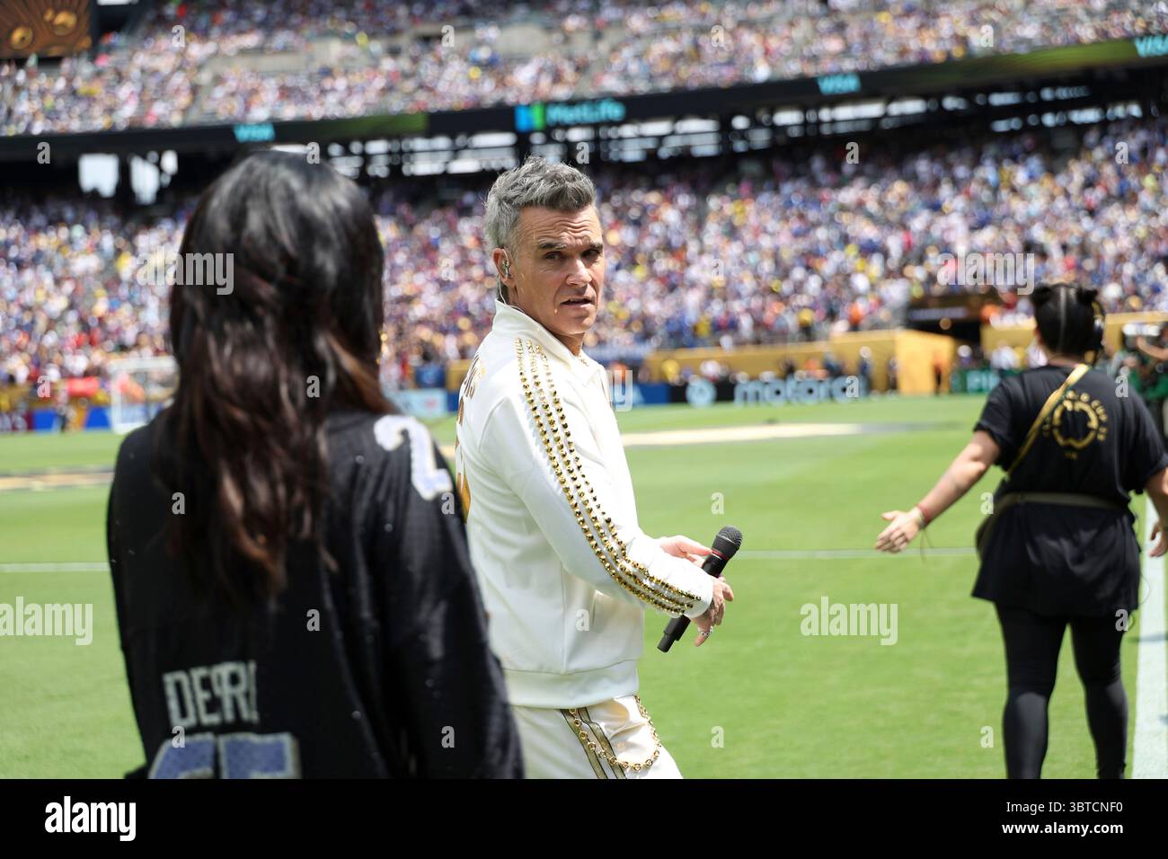 Robbie Williams and Laura Pausini arriving during the FIFA Club World ...