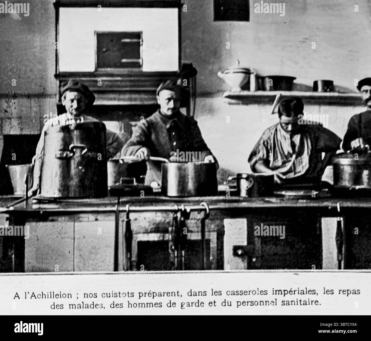 Army kitchen hi-res stock photography and images - Alamy