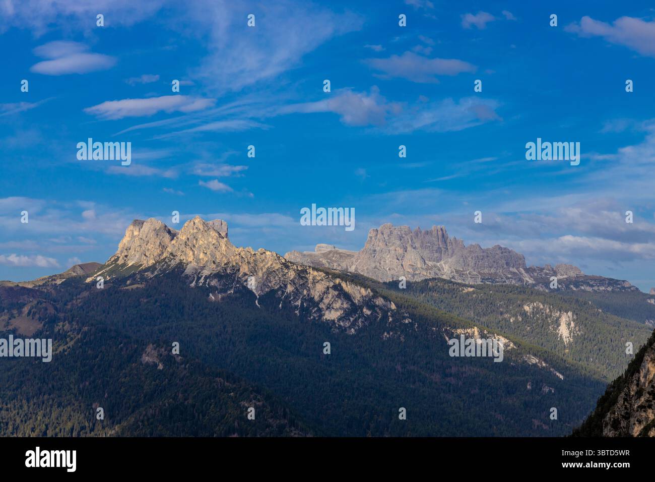 Dolomites mountains, Alpi Dolomiti beautiful scenic landscape in summer ...