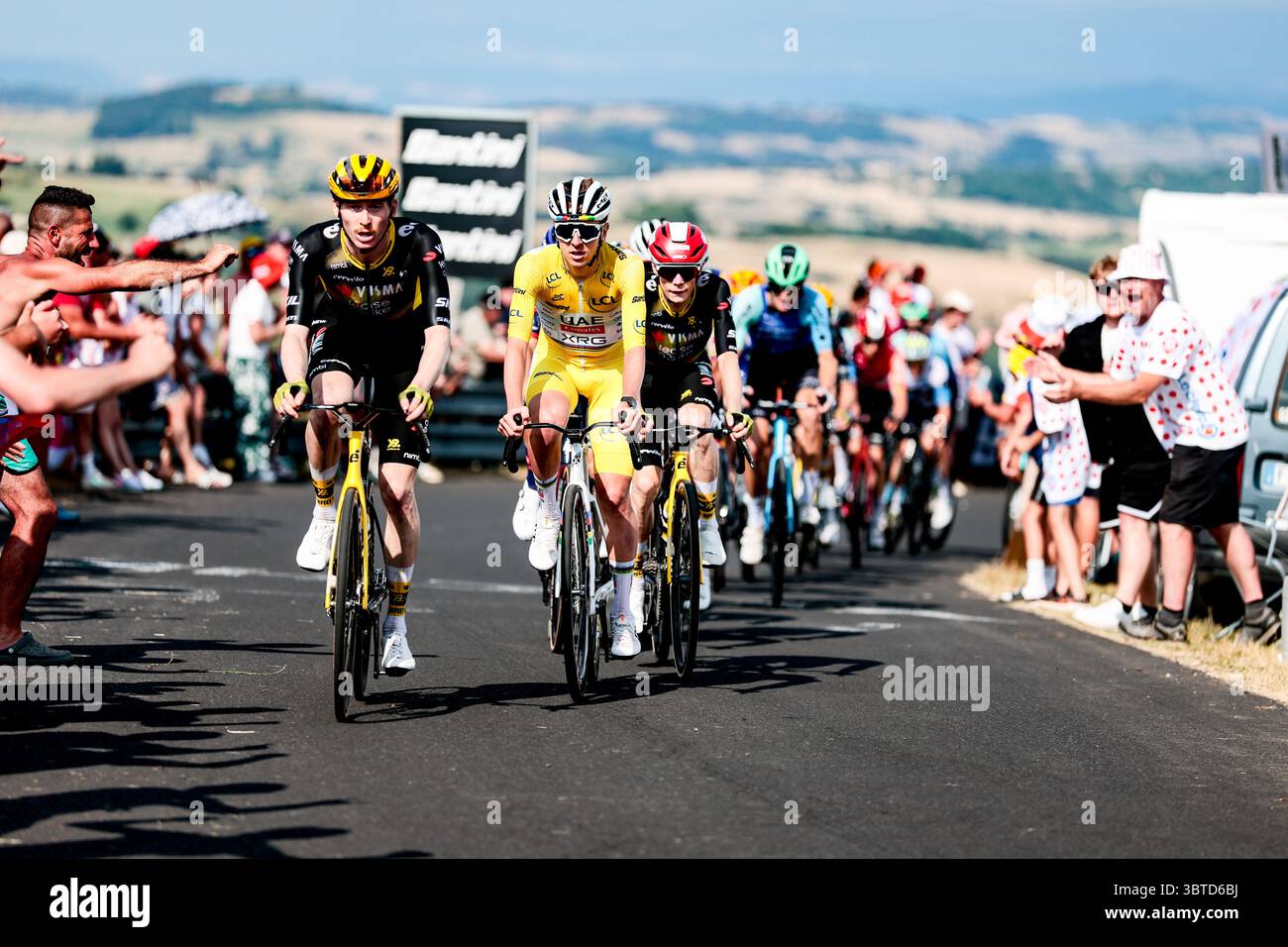 Tour de France 2025, Stage 10. ENNEZAT>LE MONT-DORE PUY DE SANCY. Tadej ...