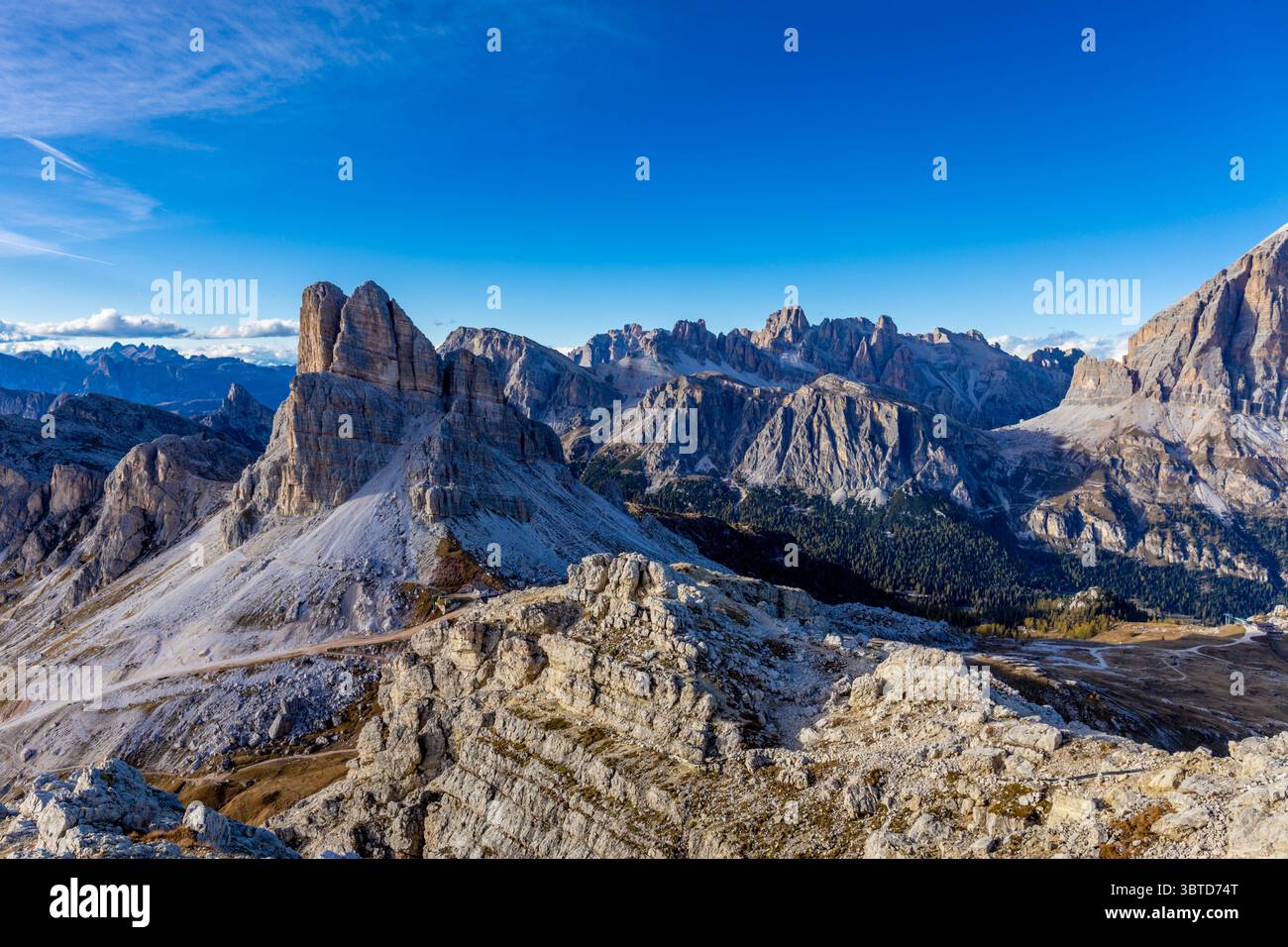 Dolomites mountains, Alpi Dolomiti beautiful scenic landscape in summer ...