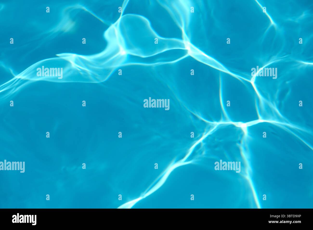 Clear reflecting pool hi-res stock photography and images - Alamy