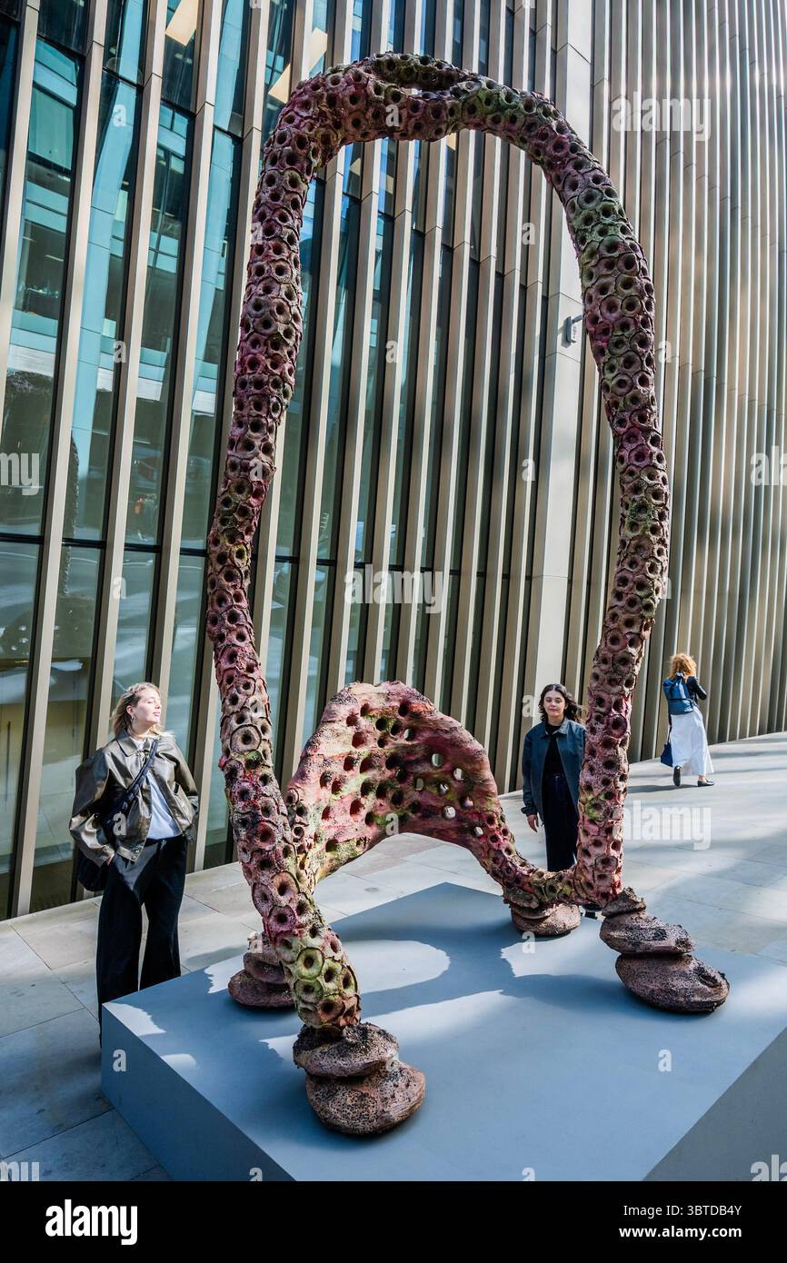 London, UK. 15 Jul 2025. Andrew Sabin, Looping Loop, 2025 - Sculpture ...