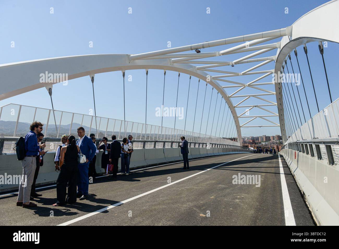 Apertura al traffico del nuovo collegamento Autostradale A1, compendio ...