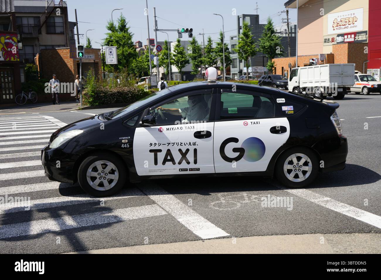 A taxi in Osaka, Japan, that also accepts rides from people using the ...