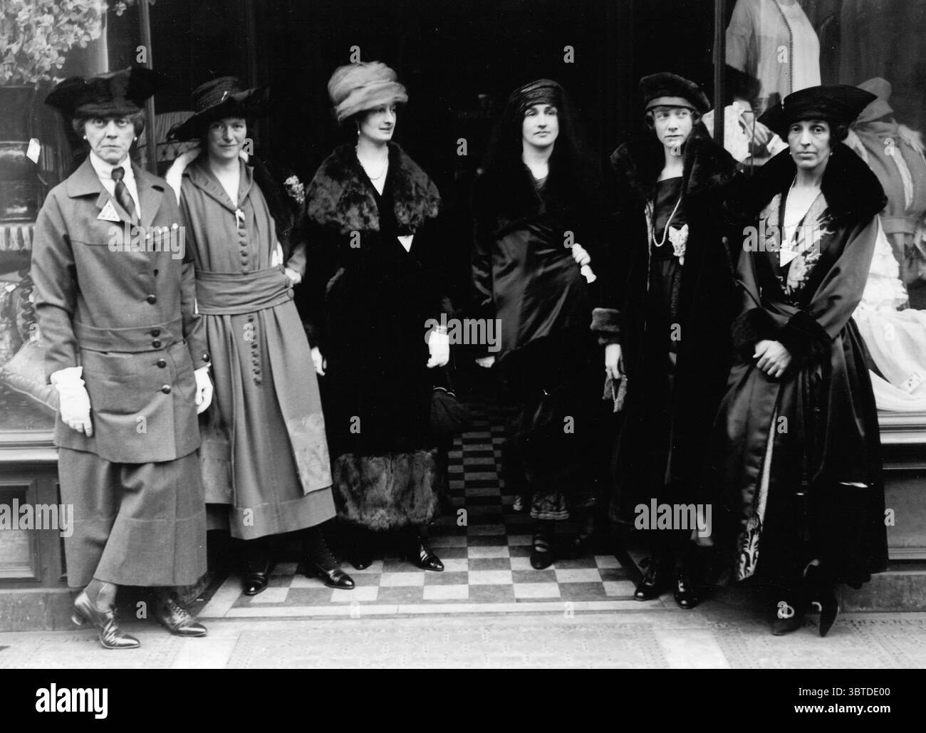 from left to right Lady Sarah Wilson , Lady Beaverbrook , Mrs De Bathe ...
