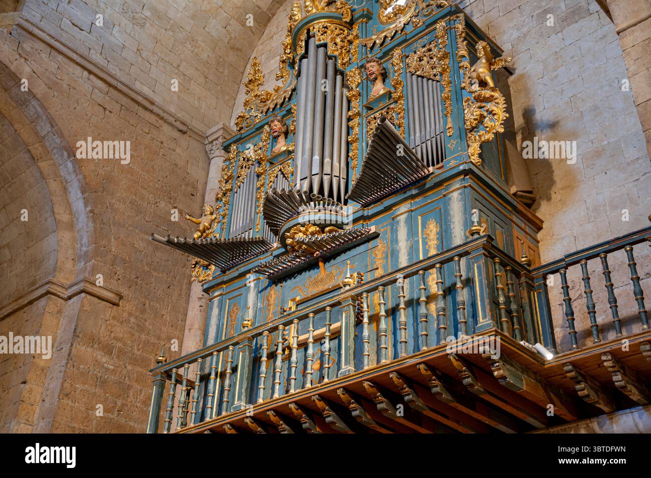 The organ in Colegiata de Santa Maria la Mayor de Toro features ornate ...