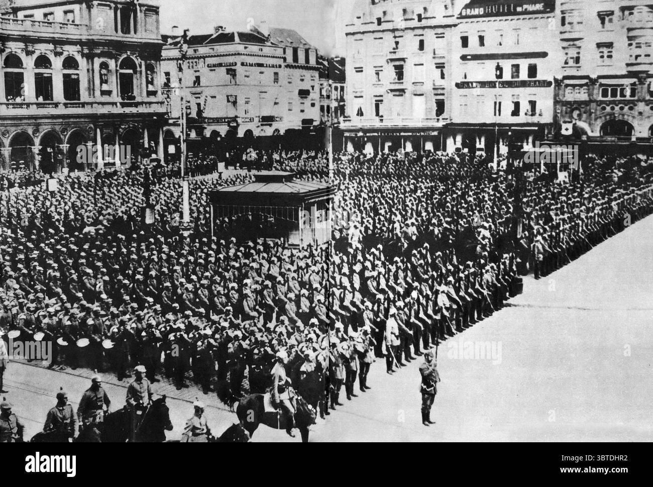 Fall i Black and White Stock Photos & Images - Alamy