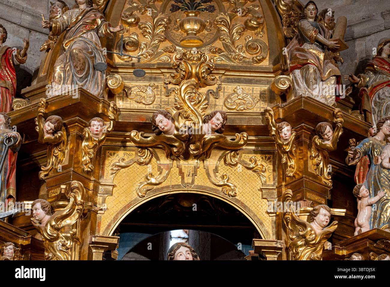 The stunning altar at Colegiata de Santa Maria la Mayor de Toro ...
